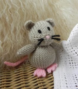 12 Cute Mouse Free Knitting Patterns - Knit-Knit