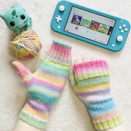 11 One Skein Fingerless Mitts Knitting Patterns - Knit-Knit